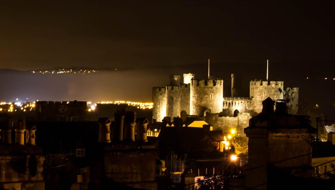A character holiday cottage in Conwy located under the town walls with ...